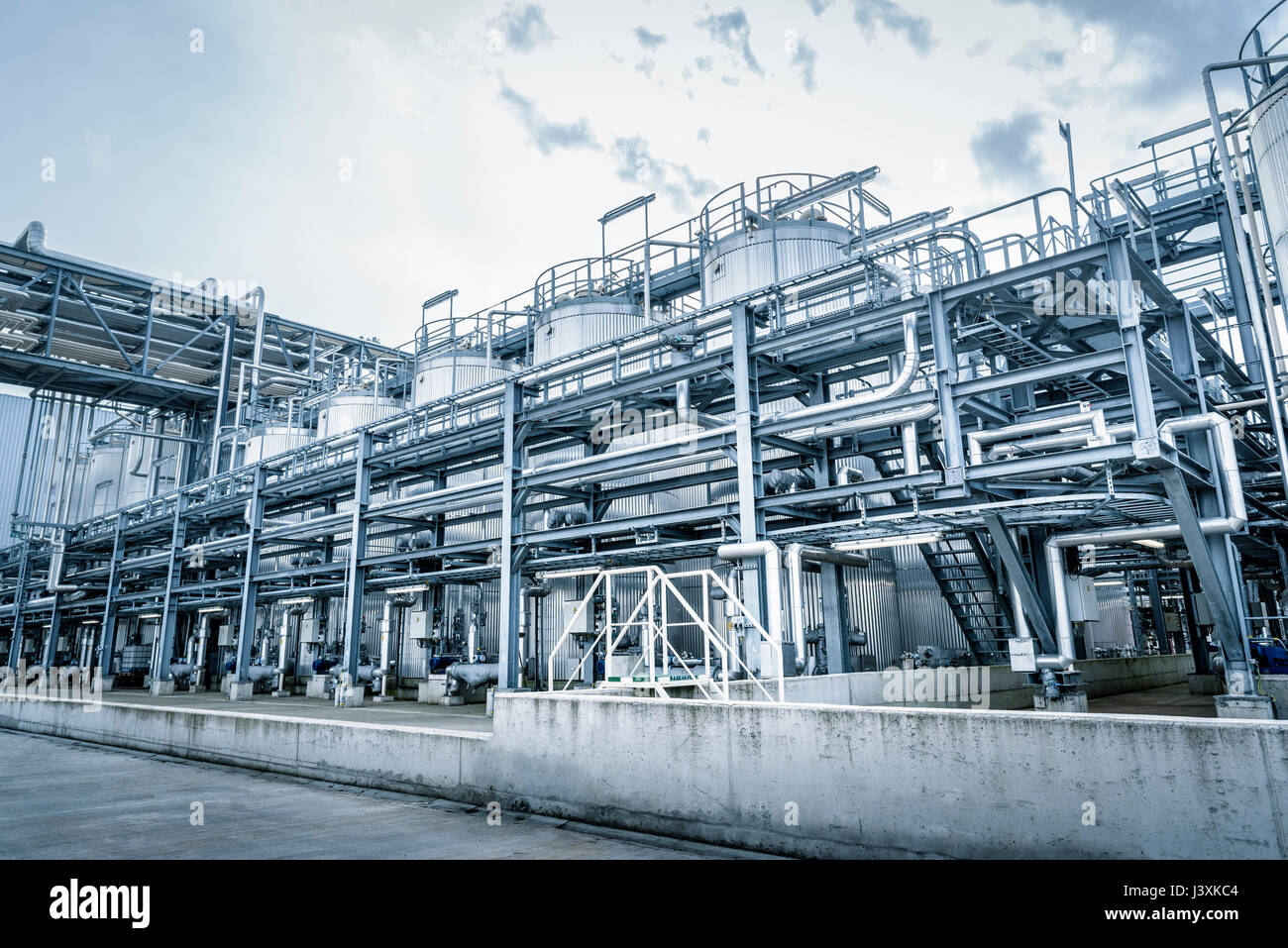 Oil blending plant hi-res stock photography and images - Alamy