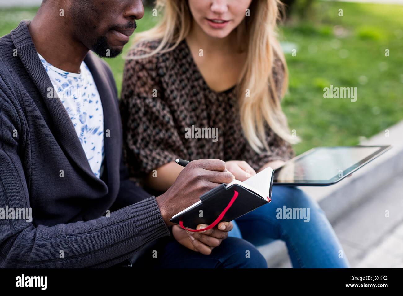Two people meeting hi-res stock photography and images - Alamy