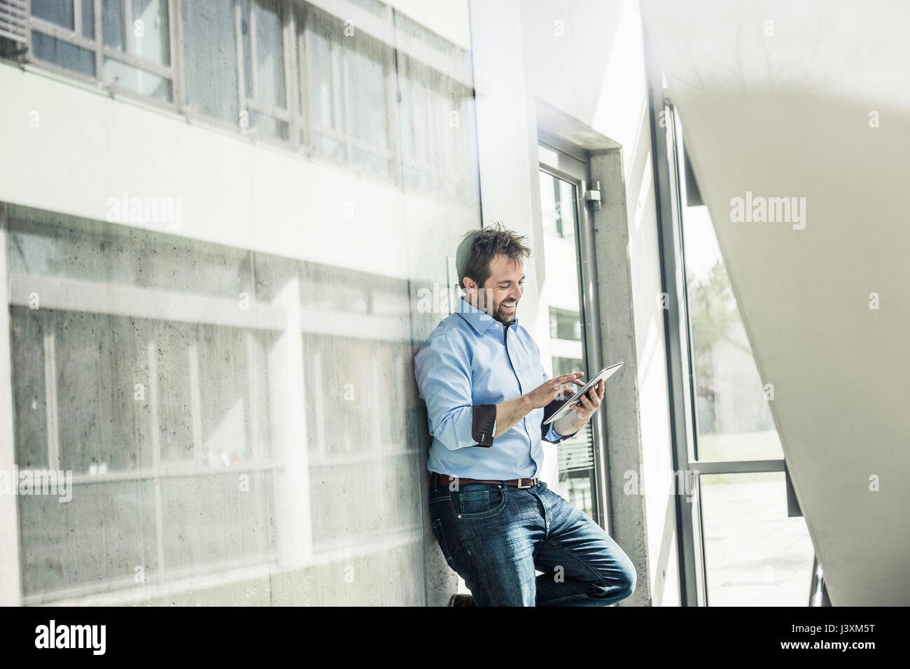 Digital wall screen office hi-res stock photography and images - Alamy