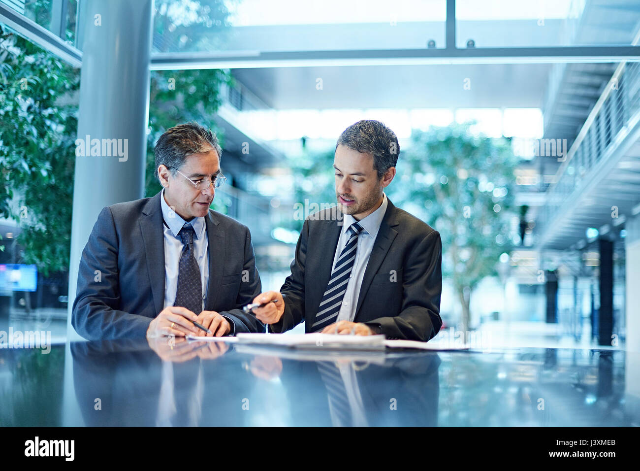 Two businessmen desk hi-res stock photography and images - Alamy
