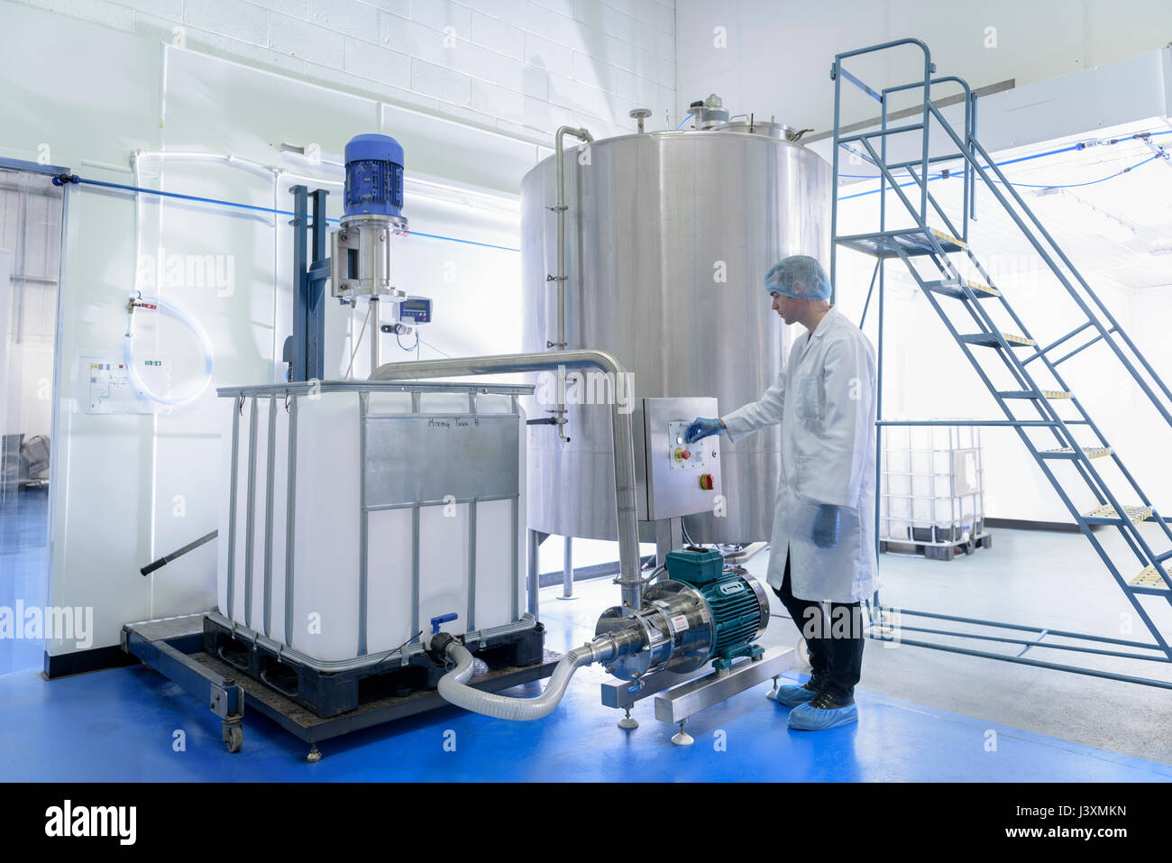 Pharmaceutical manufacturing plant hi-res stock photography and images ...