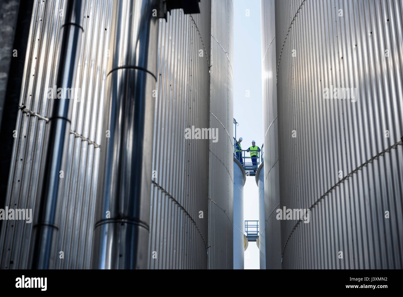 Oil industry tanks hi-res stock photography and images - Alamy