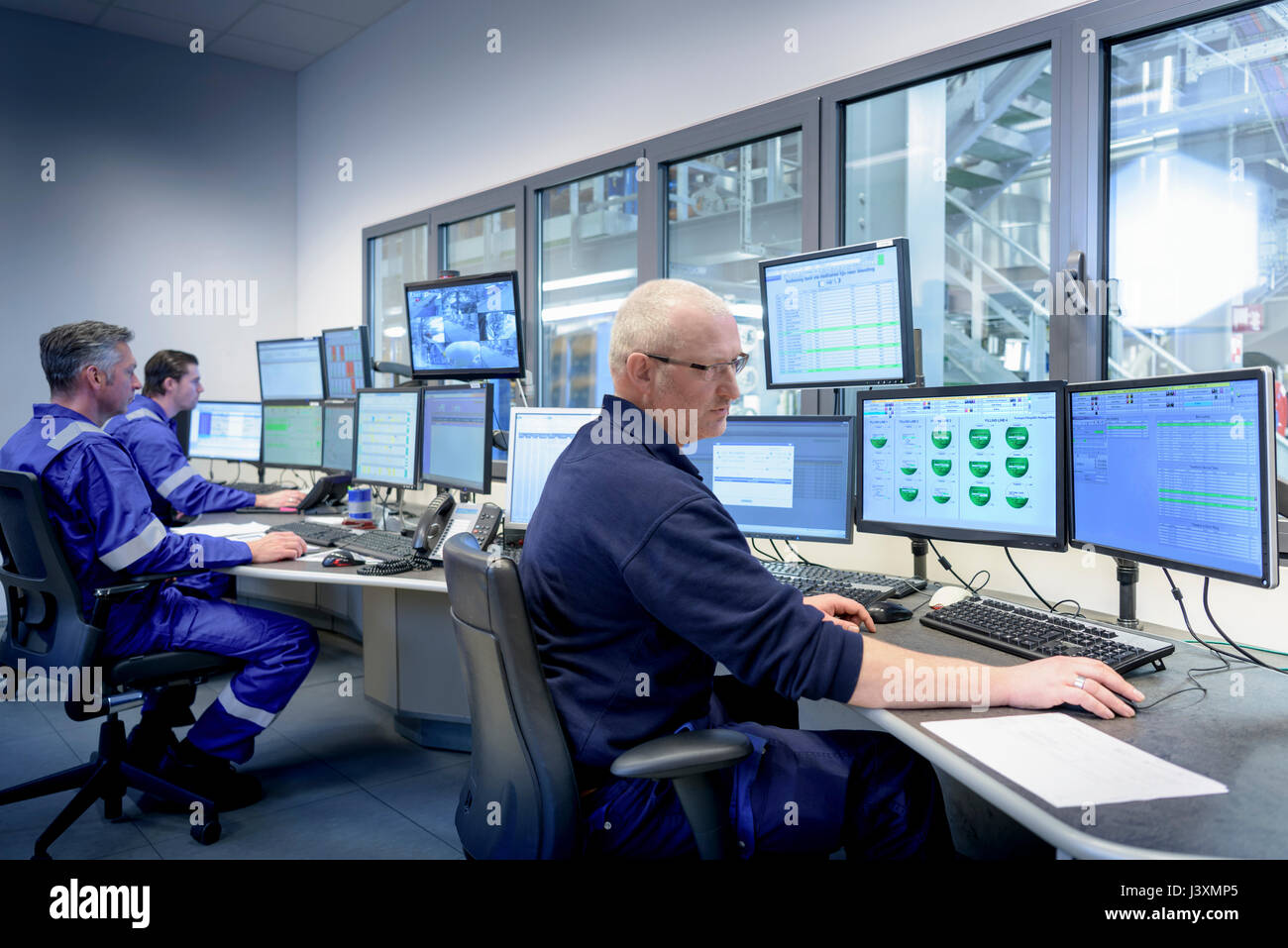 Monitoring process hi-res stock photography and images - Alamy