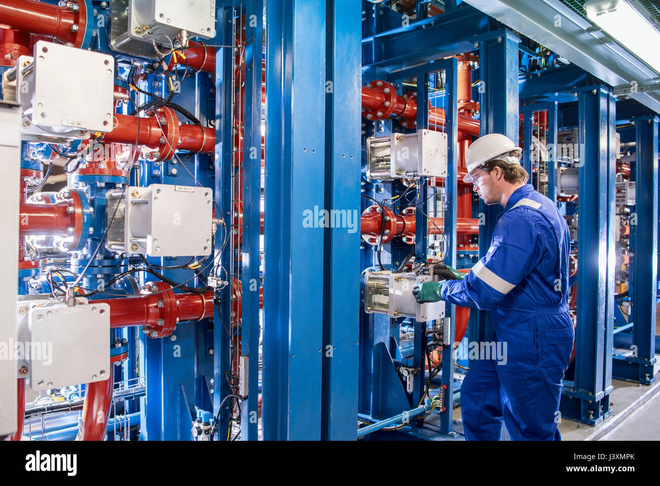 Process worker hi-res stock photography and images - Alamy