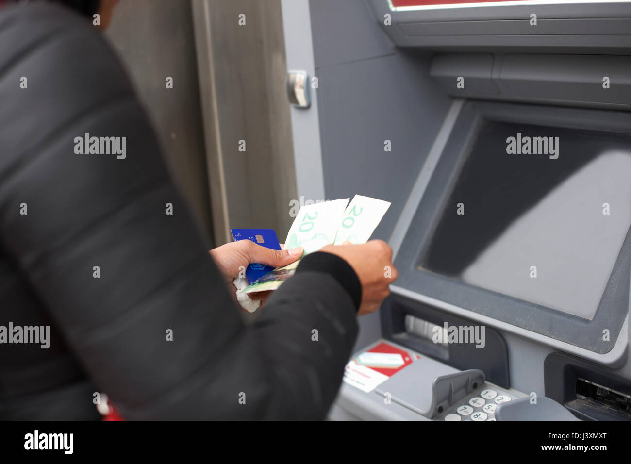 Currency counting machine hi-res stock photography and images - Alamy