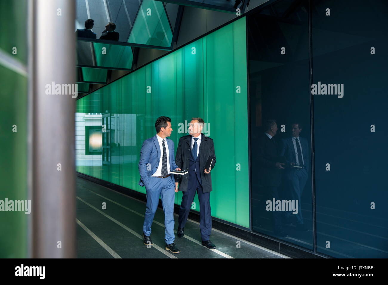 Modern glass building hi-res stock photography and images - Alamy