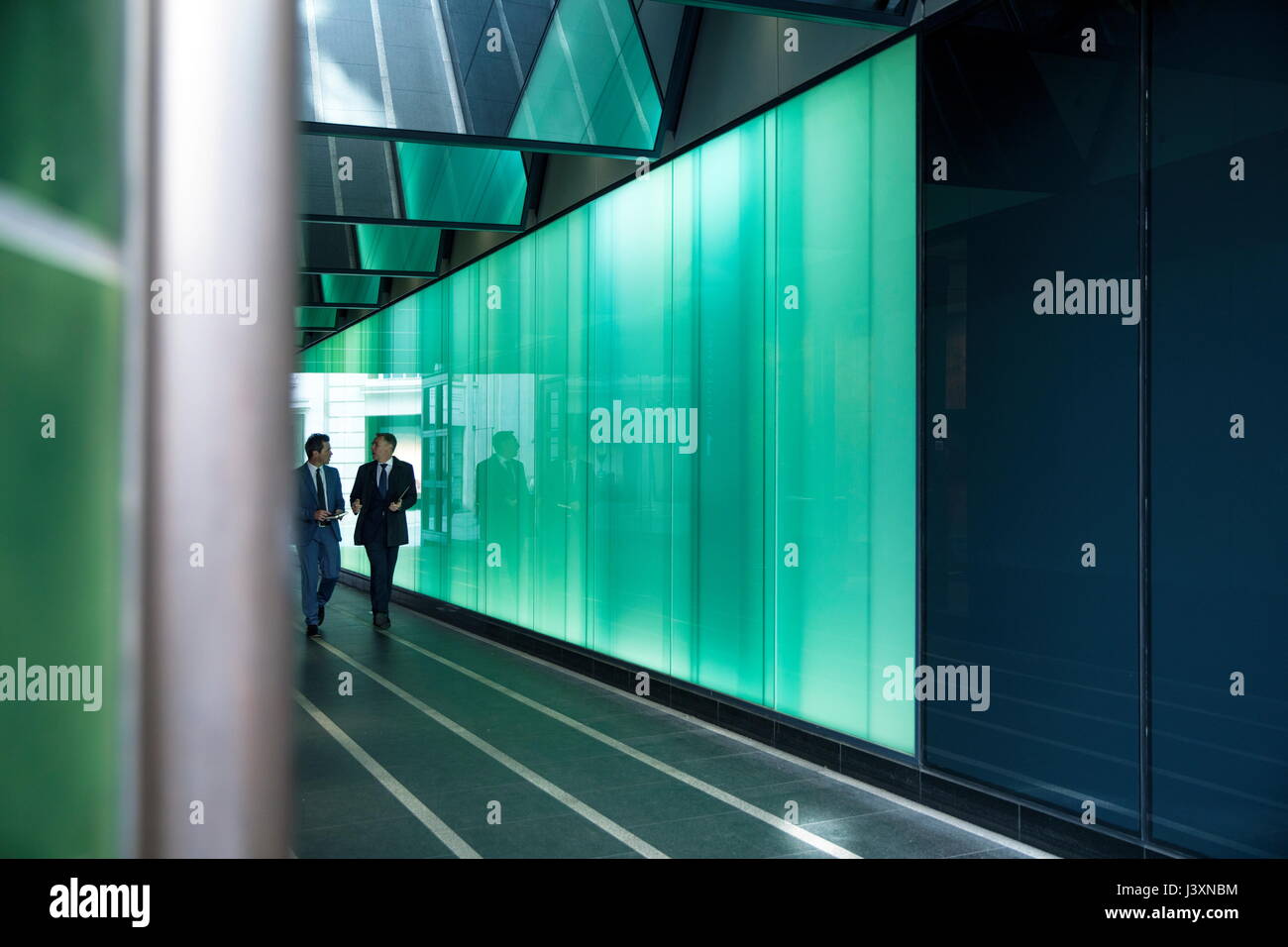 Modern glass building hi-res stock photography and images - Alamy