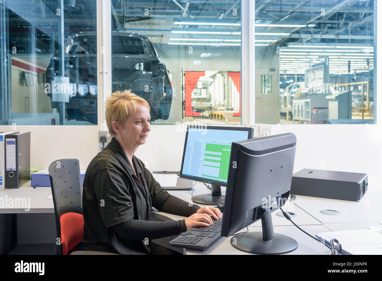 Female woman office hi-res stock photography and images - Alamy