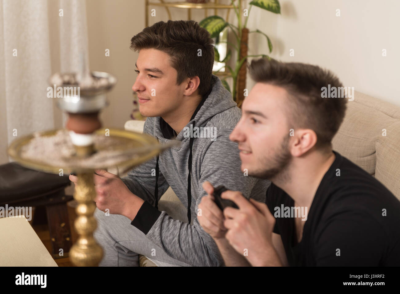 Two guys playing video games hi-res stock photography and images - Alamy
