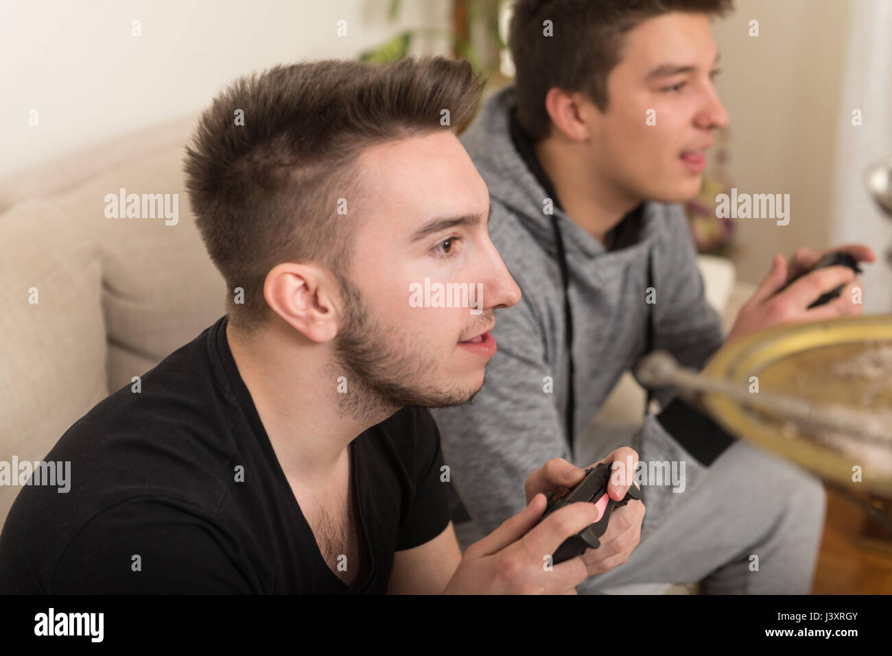 Group teenagers video game competitive hi-res stock photography and ...