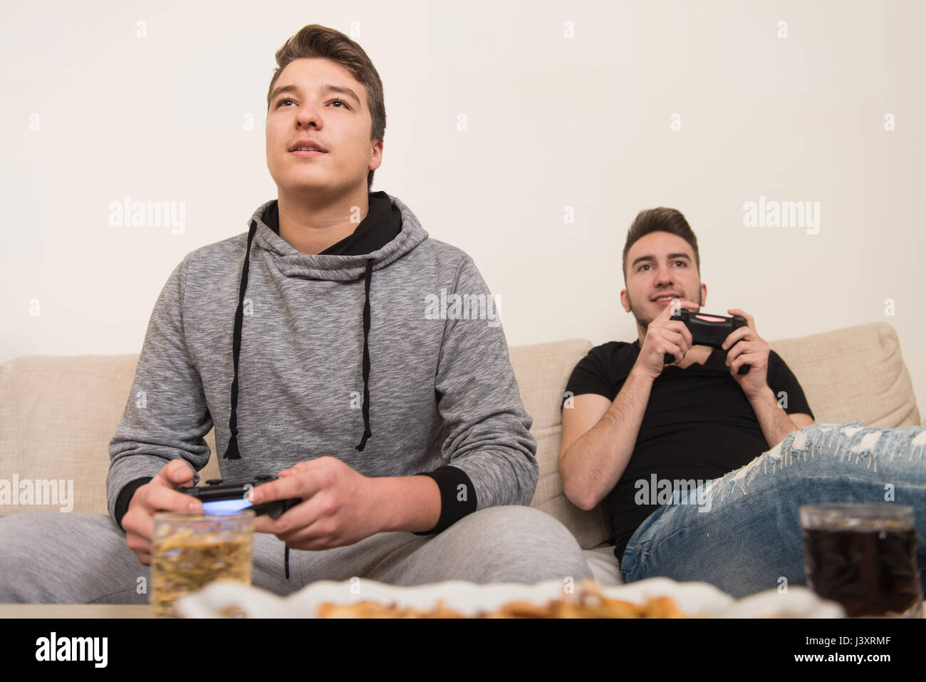 Group teenagers video game competitive hi-res stock photography and ...