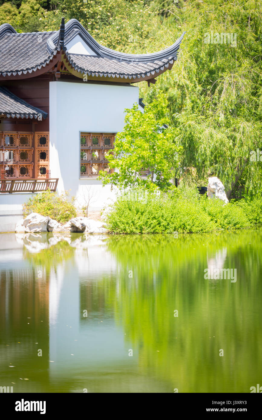 Beautiful Chinese Building and Pond Stock Photo - Alamy