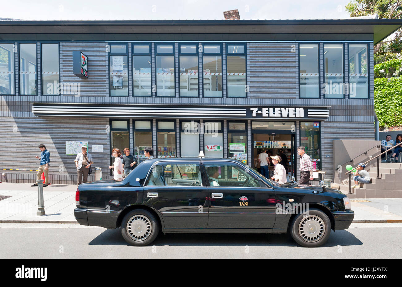 Seven eleven store exterior hi-res stock photography and images - Alamy