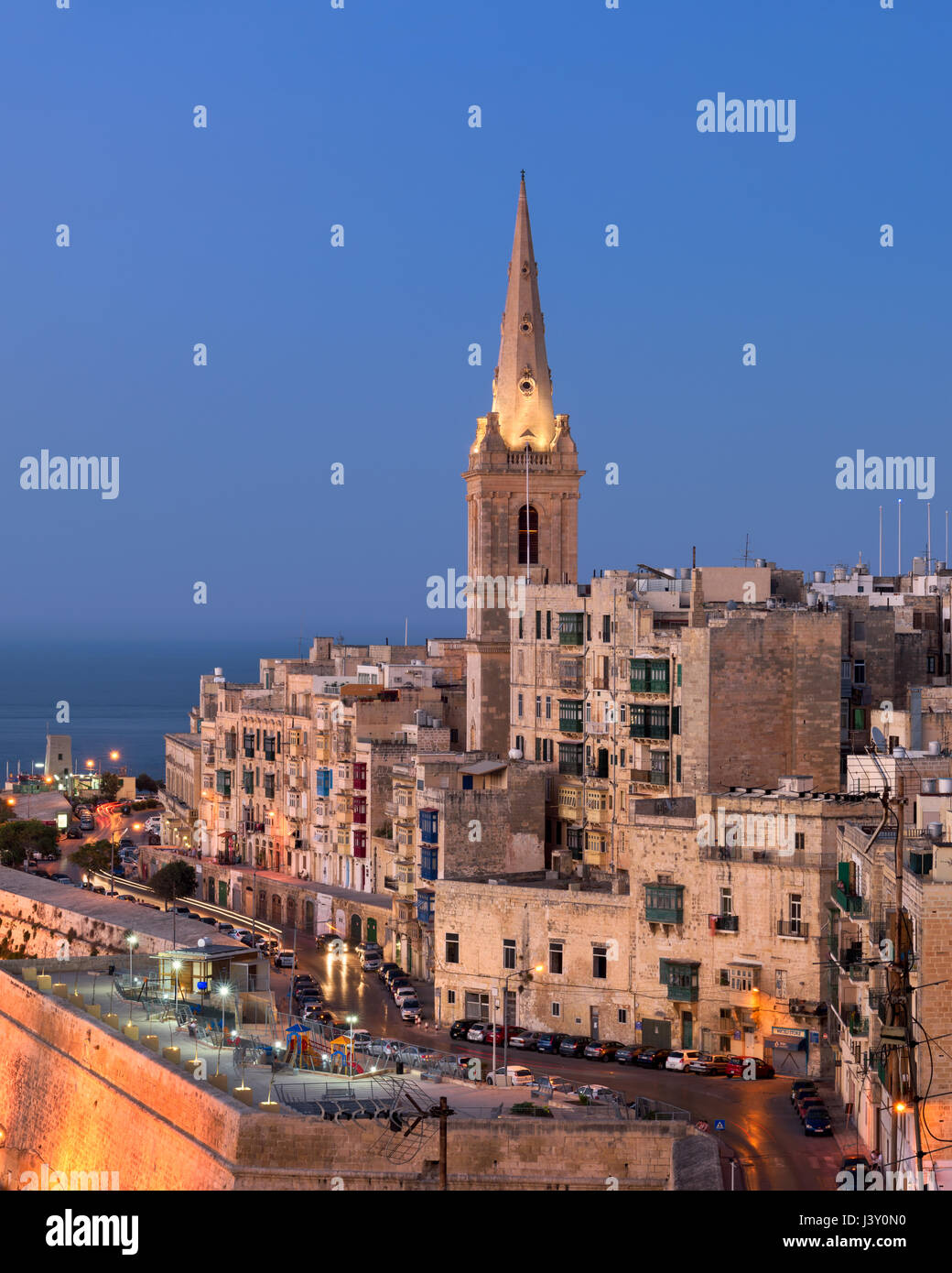 Valletta skyline at night hi-res stock photography and images - Alamy