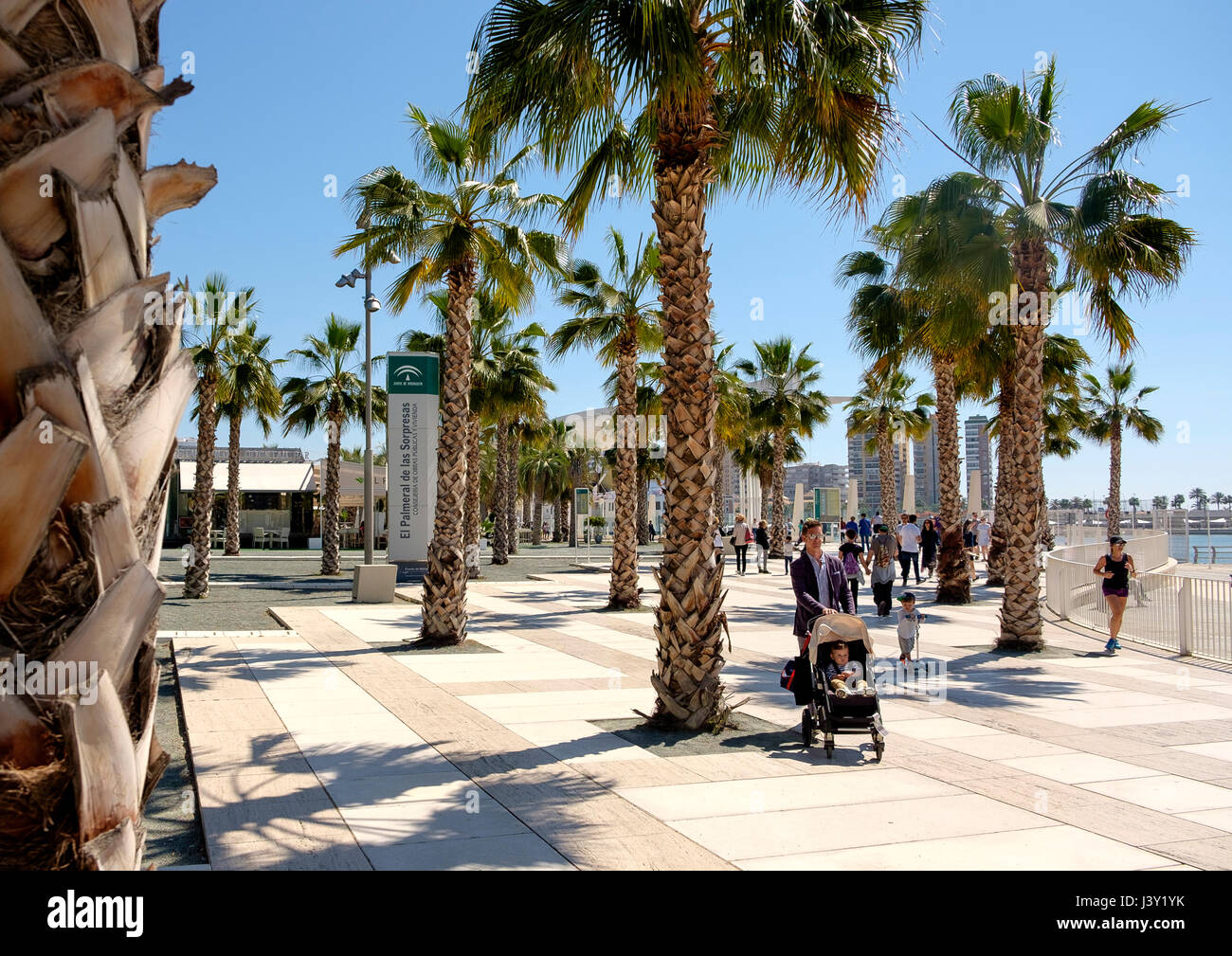 Malaga muelle uno hi-res stock photography and images - Alamy