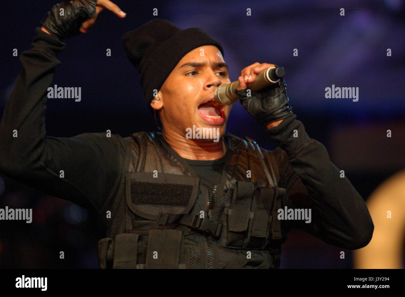 Chris brown performing live in hi-res stock photography and images - Alamy