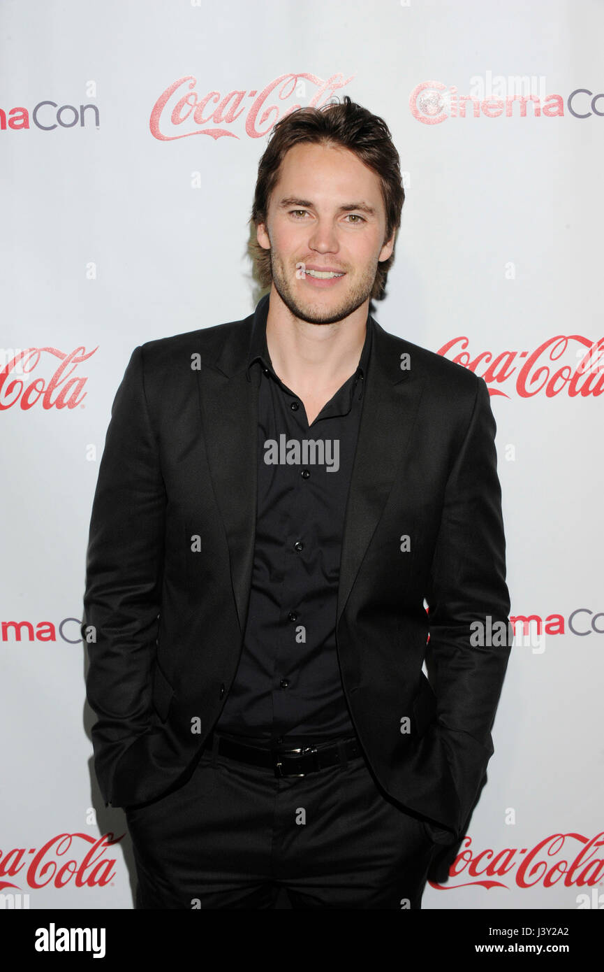 Actor Taylor Kitsch, recipient of the Male Star of Tomorrow Award ...