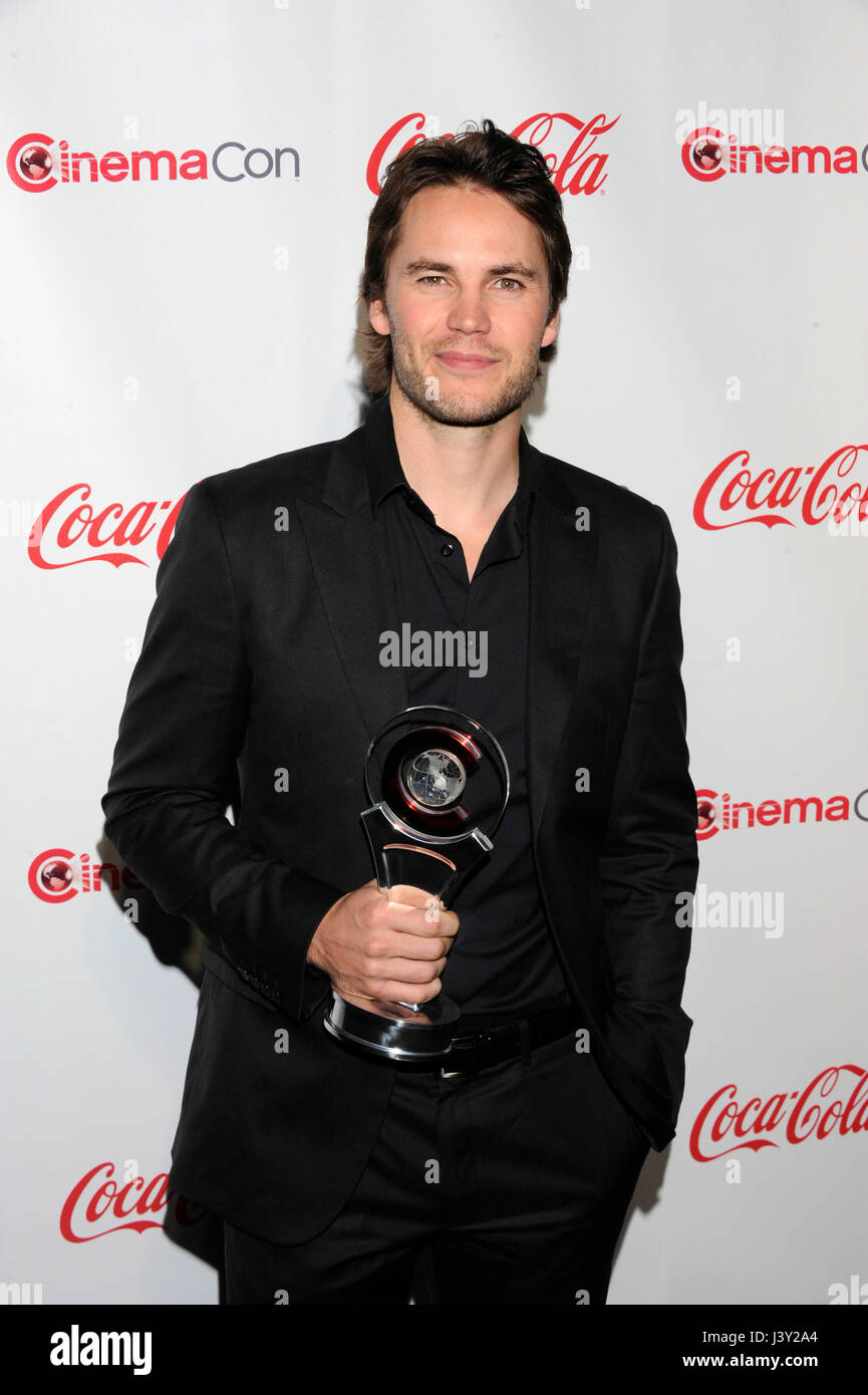 Actor Taylor Kitsch, recipient of the Male Star of Tomorrow Award ...