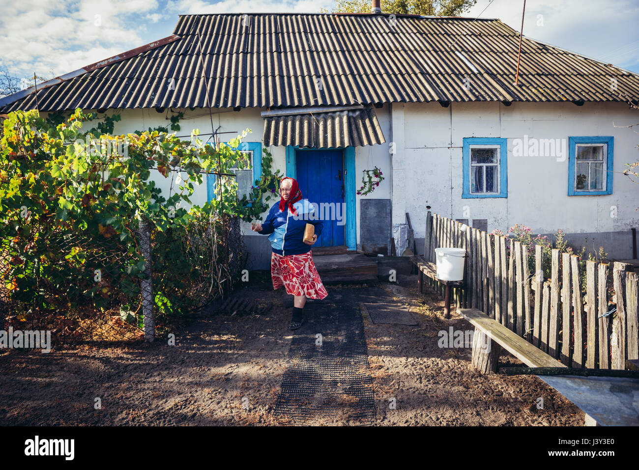 Woman who has returned to her home (so called Samosely) in Kupuvate ...