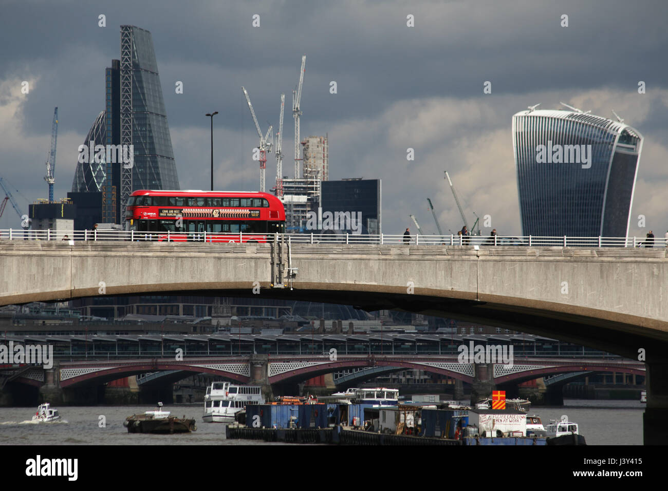 Skyscraper england travel crossing hi-res stock photography and images ...