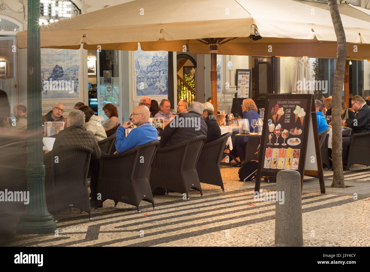 Open air restaurant at Avenida Arriaga, Funchal, Madeira Stock Photo ...