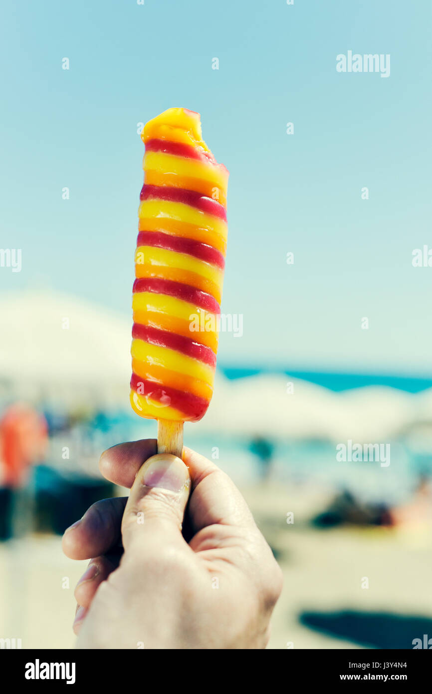 Pop out effect hi-res stock photography and images - Alamy