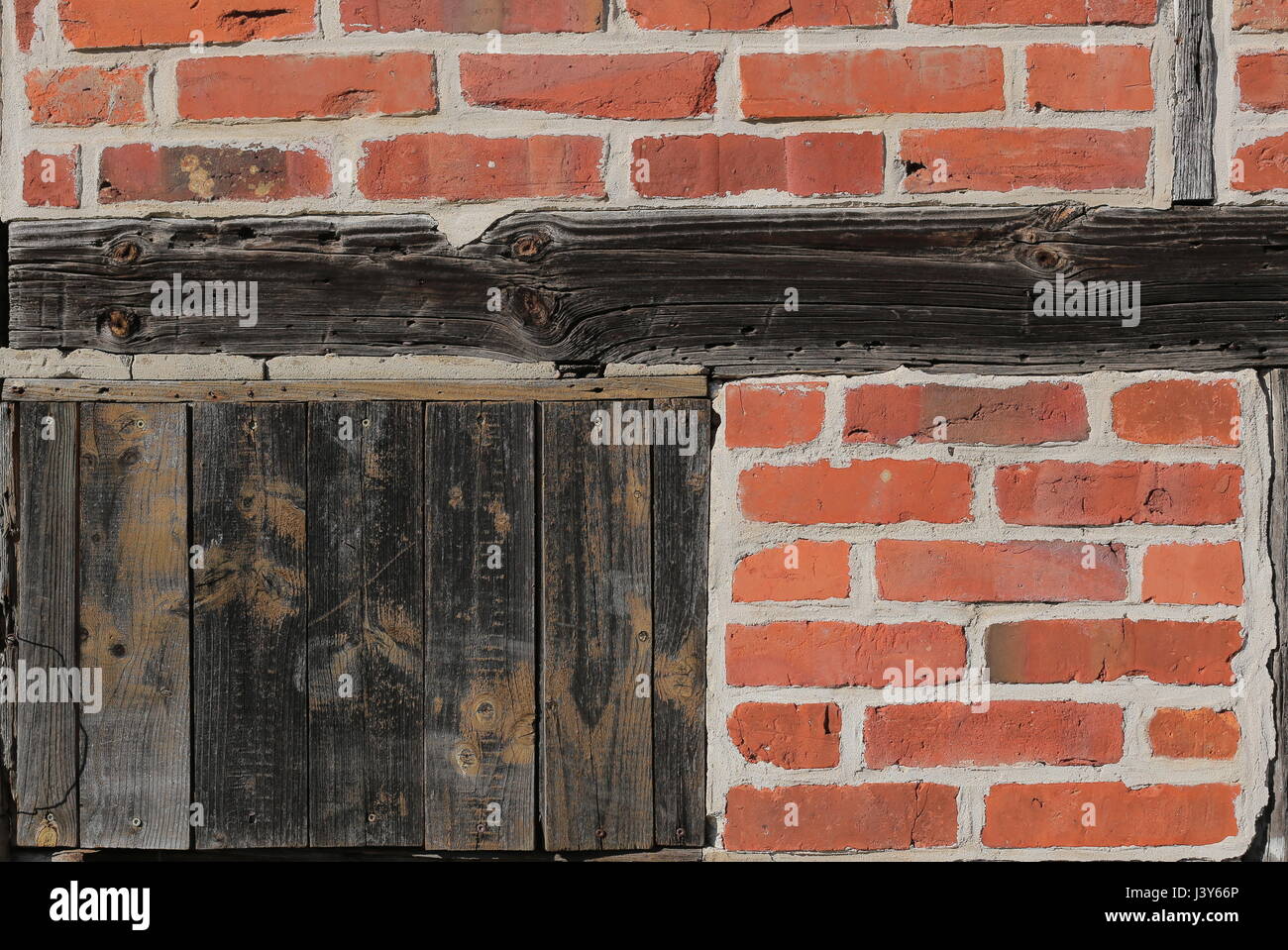Timber and brick construction hi-res stock photography and images - Alamy