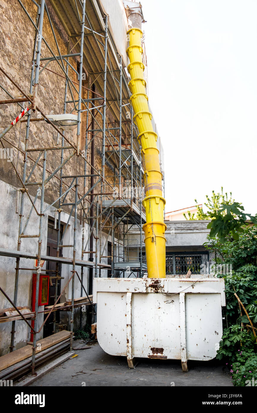 Tube building hi-res stock photography and images - Alamy