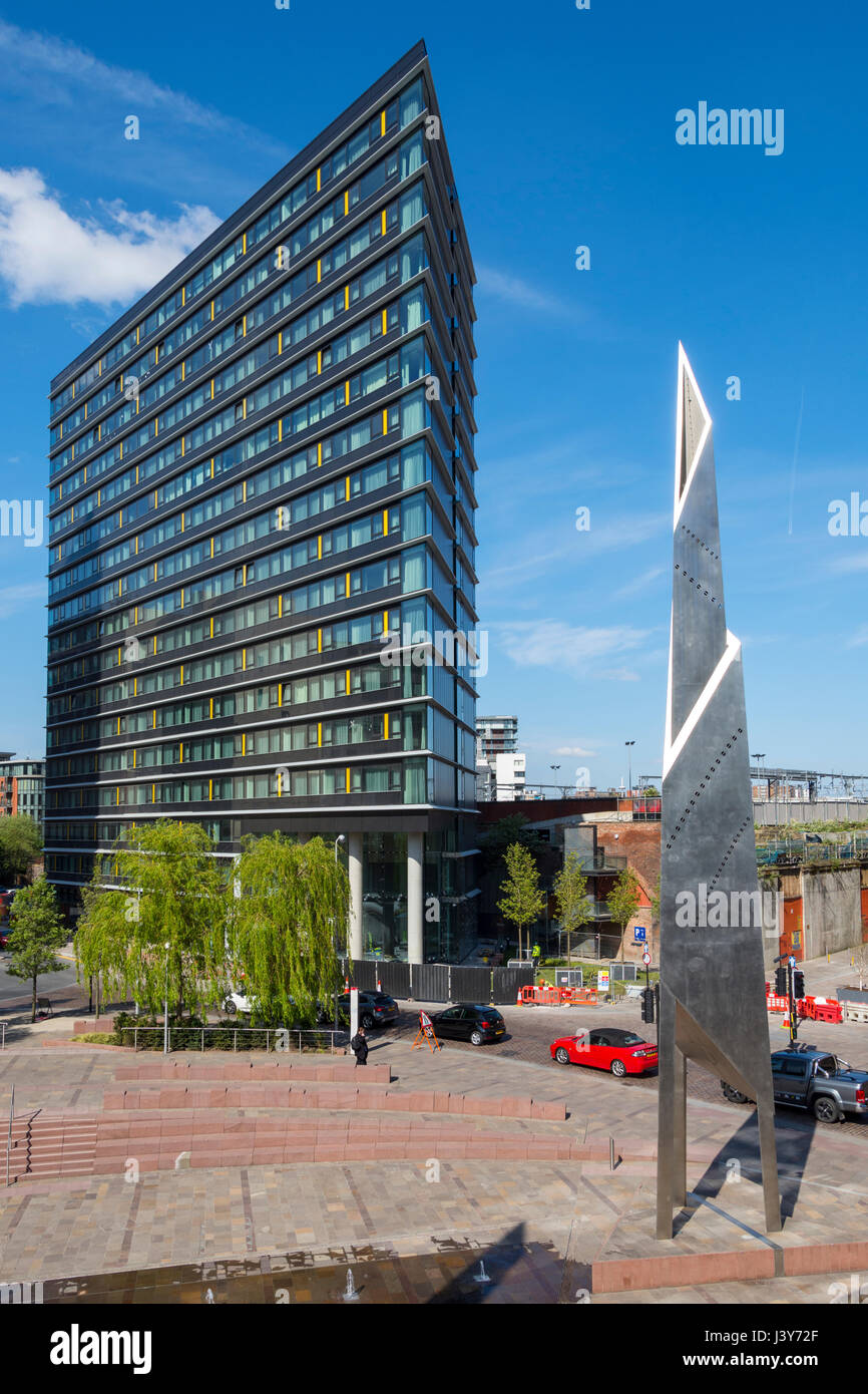 The CitySuites apartment building and metal sculptures by Mel Chantrey ...