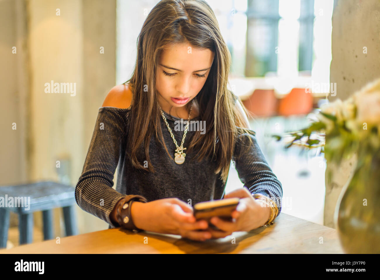 Girl texting on smartphone Stock Photo - Alamy