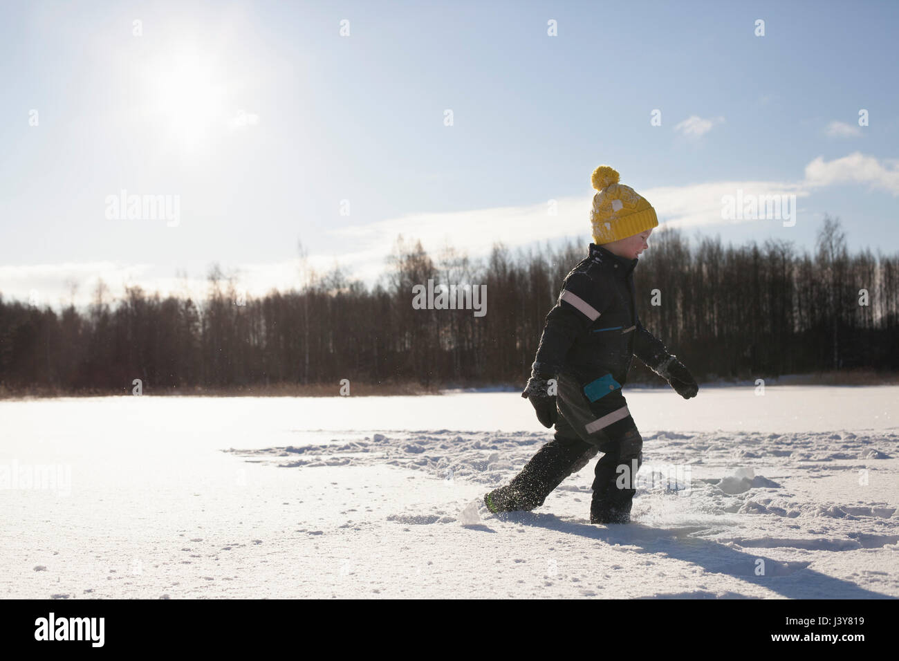Young boy in snow hi-res stock photography and images - Alamy