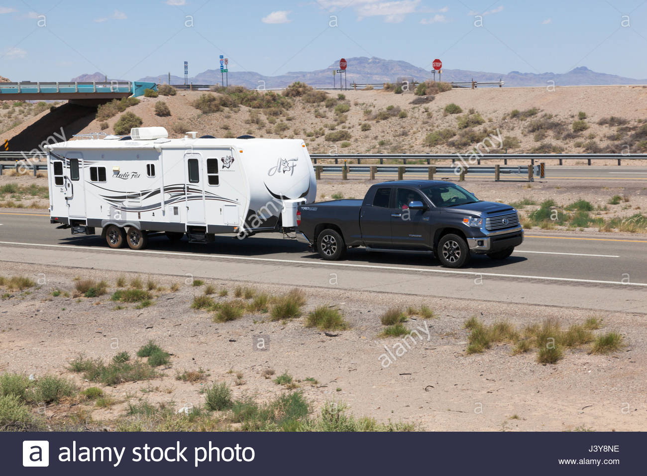 Truck Pulling Trailer Stock Photos & Truck Pulling Trailer Stock Images ...