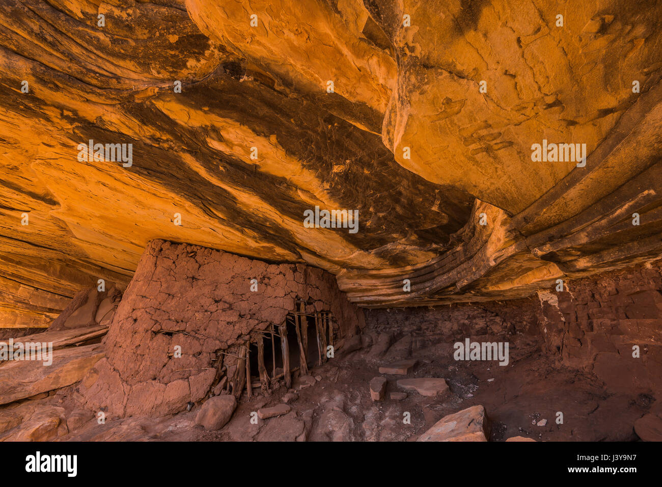 Ancestral Puebloan building ruin showing use of jacal construction ...