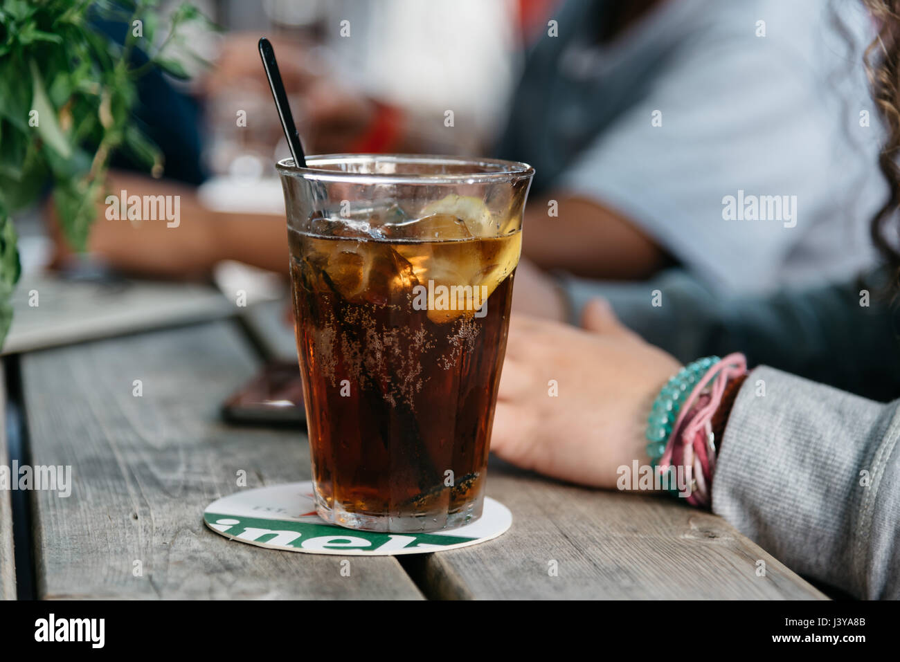 Drinking glass of coca cola hi-res stock photography and images - Alamy