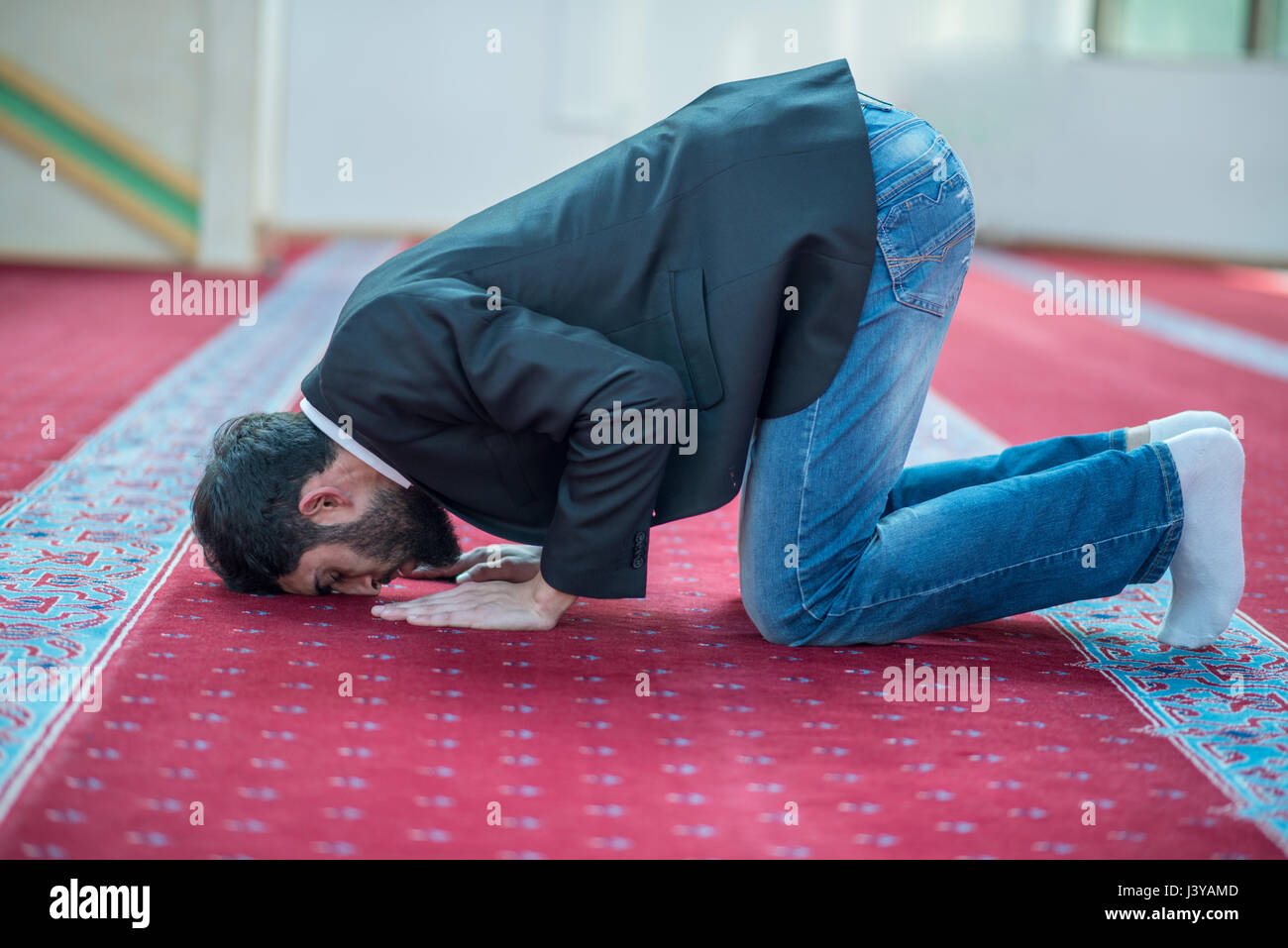 Muslim Arabic man praying Stock Photo - Alamy