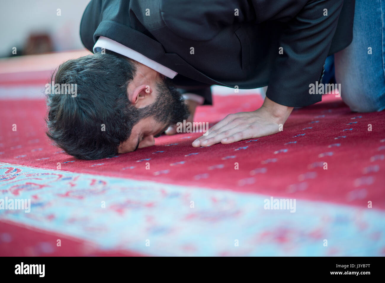 Muslim Arabic man praying Stock Photo - Alamy