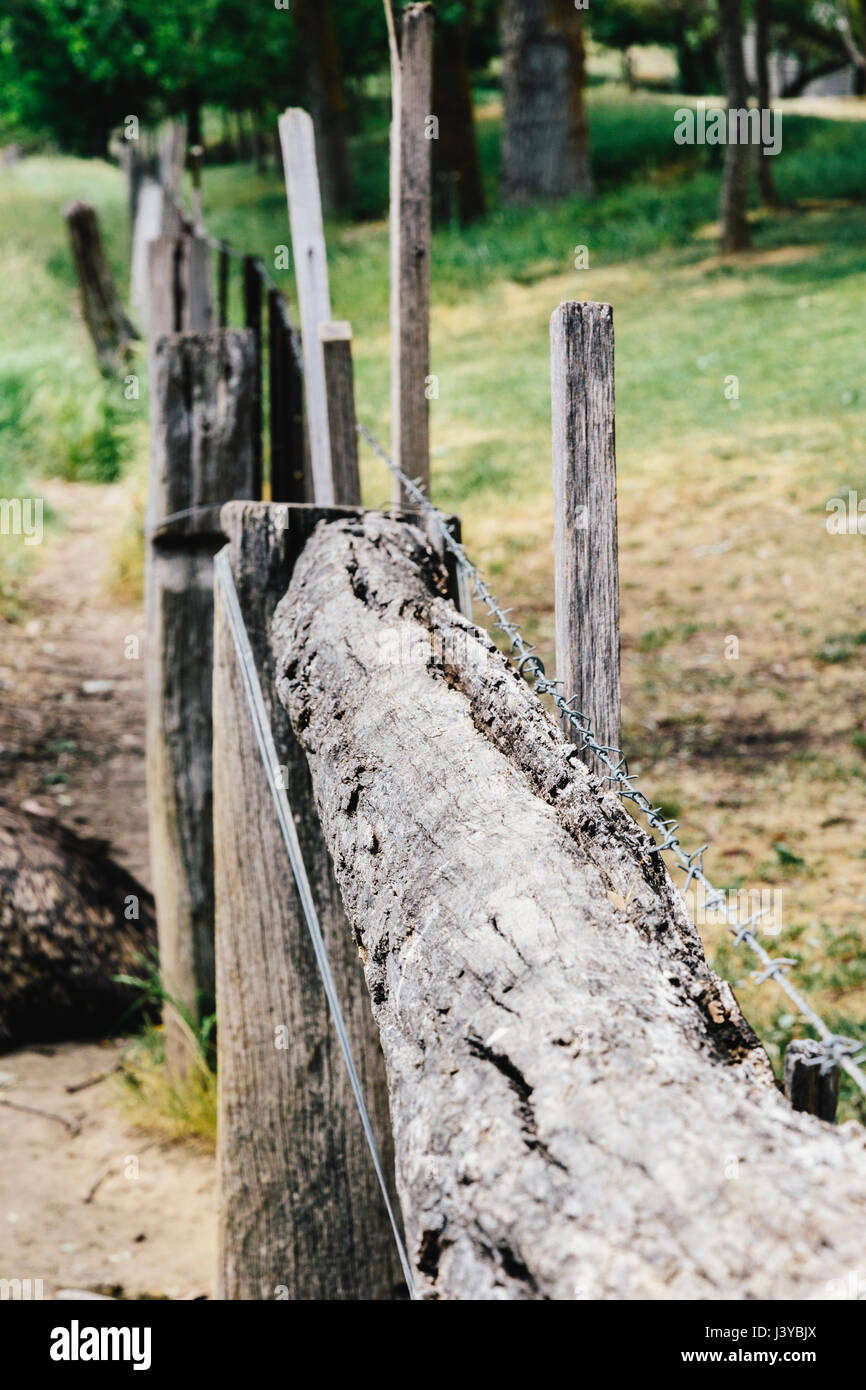 Wooden farm fences hi-res stock photography and images - Alamy