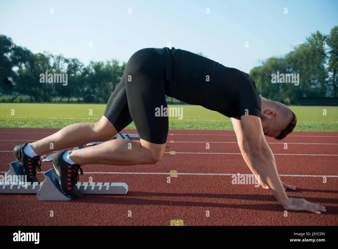 Runners starting blocks hi-res stock photography and images - Alamy