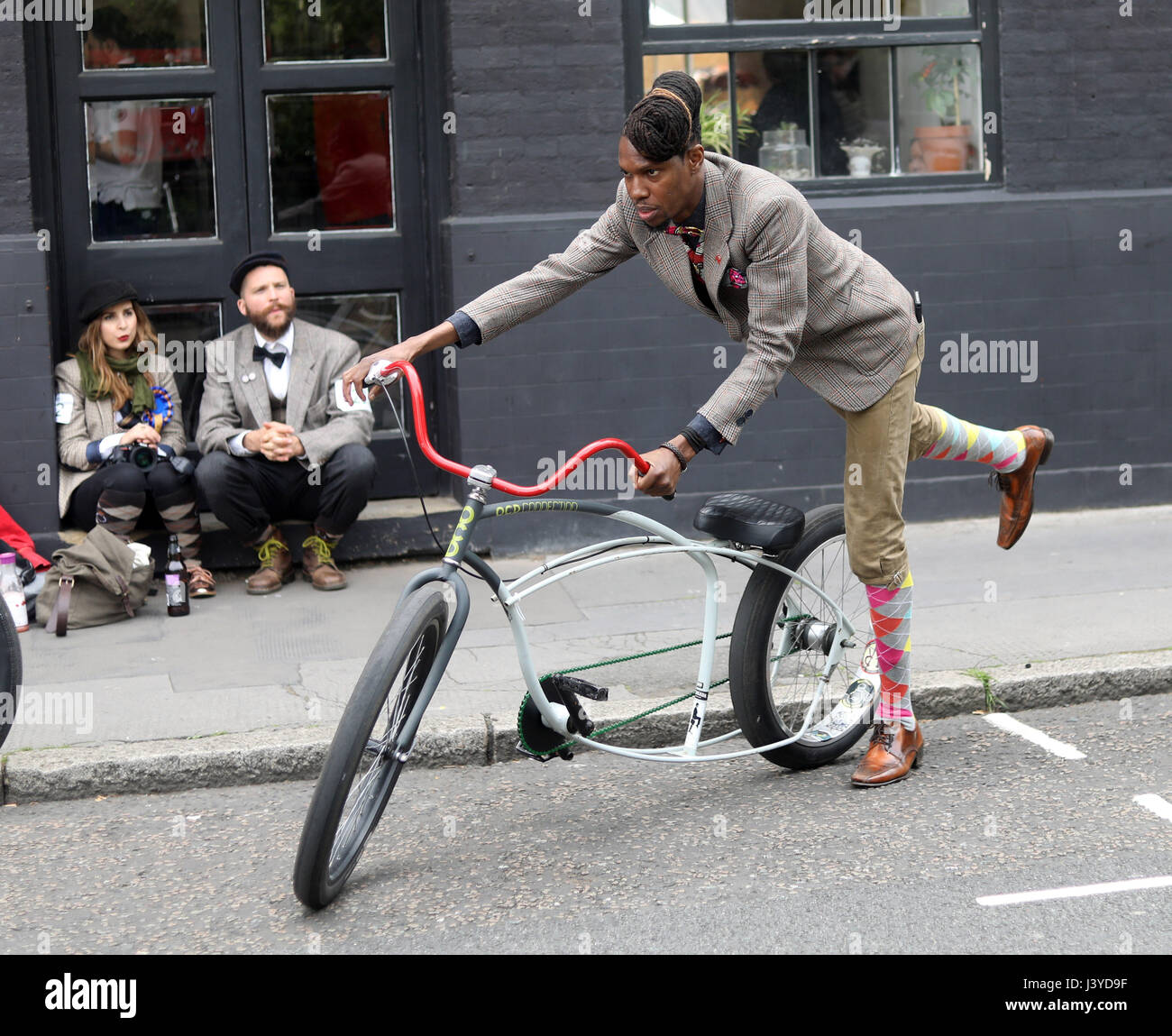Pic shows: The Tweed Run 2017 - vintage bike rally Clerkenwell London ...