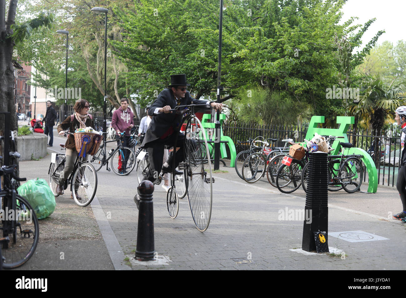 Pic shows: The Tweed Run 2017 - vintage bike rally Clerkenwell London ...