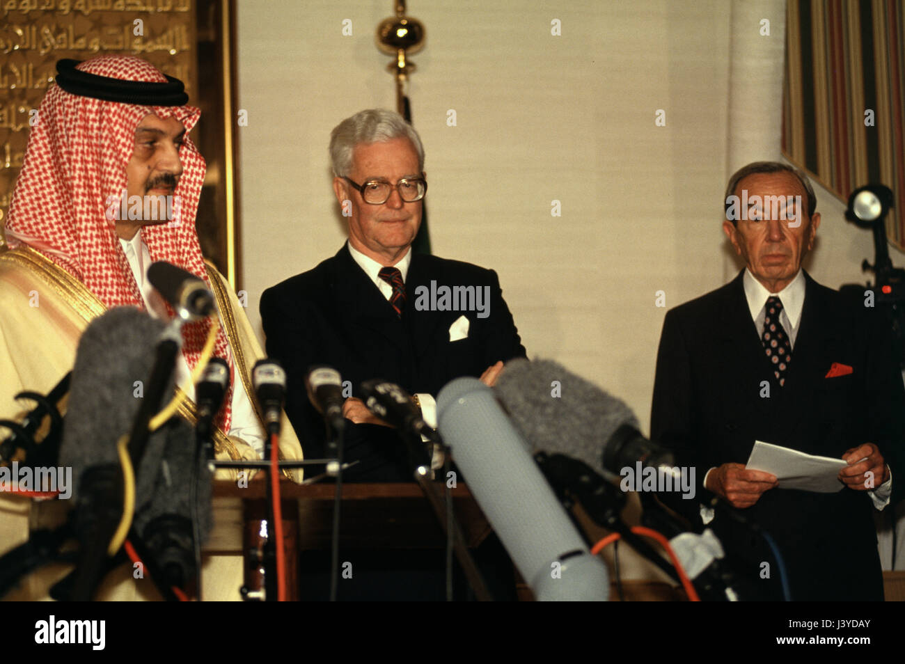 Kuwait City - 12 October 1994 - US Secretary of State Warren ...