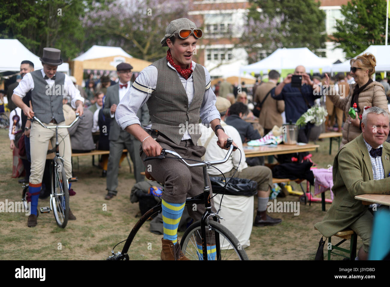 Pic shows: The Tweed Run 2017 - vintage bike rally Clerkenwell London ...