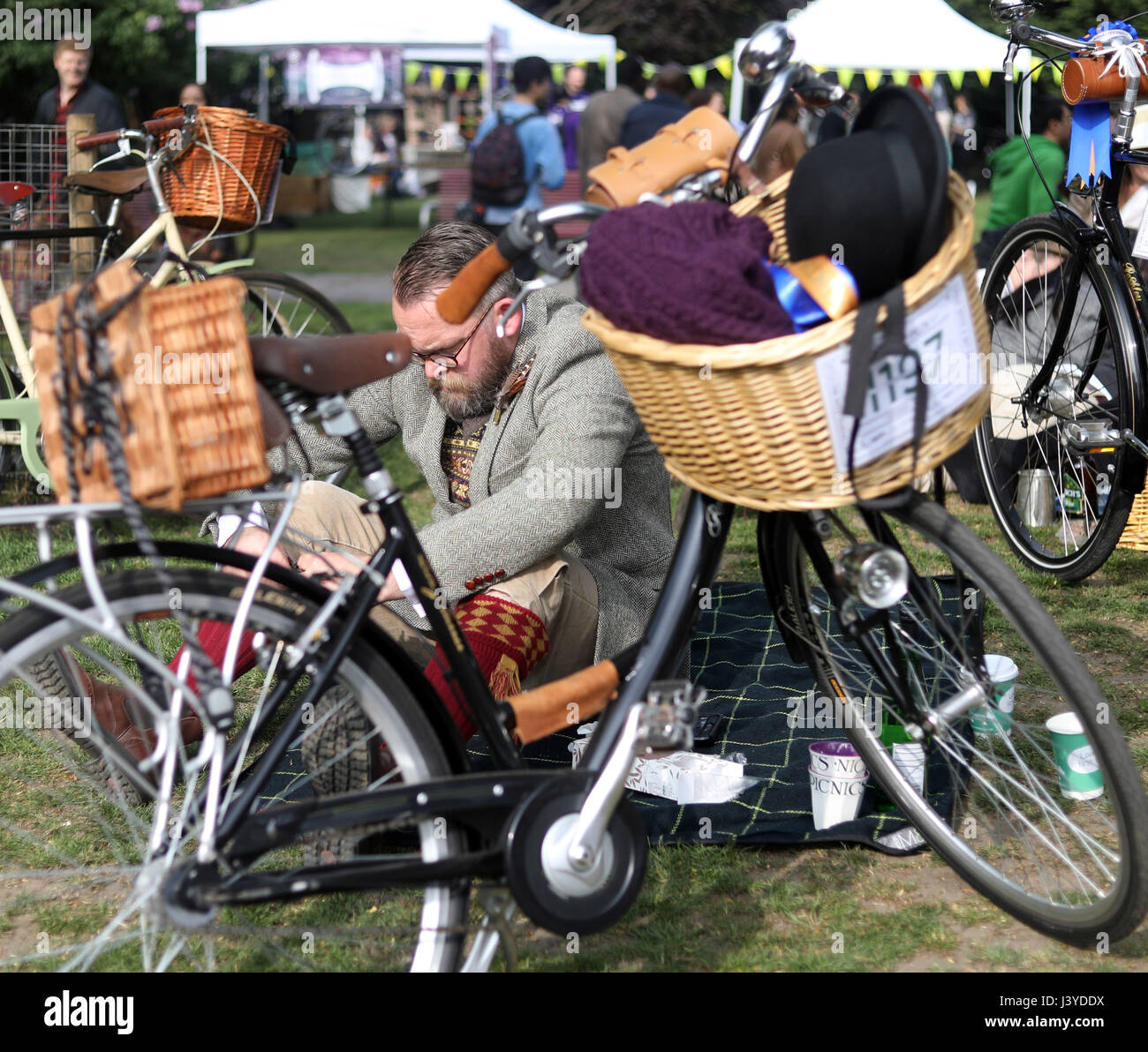 Pic shows: The Tweed Run 2017 - vintage bike rally Clerkenwell London ...