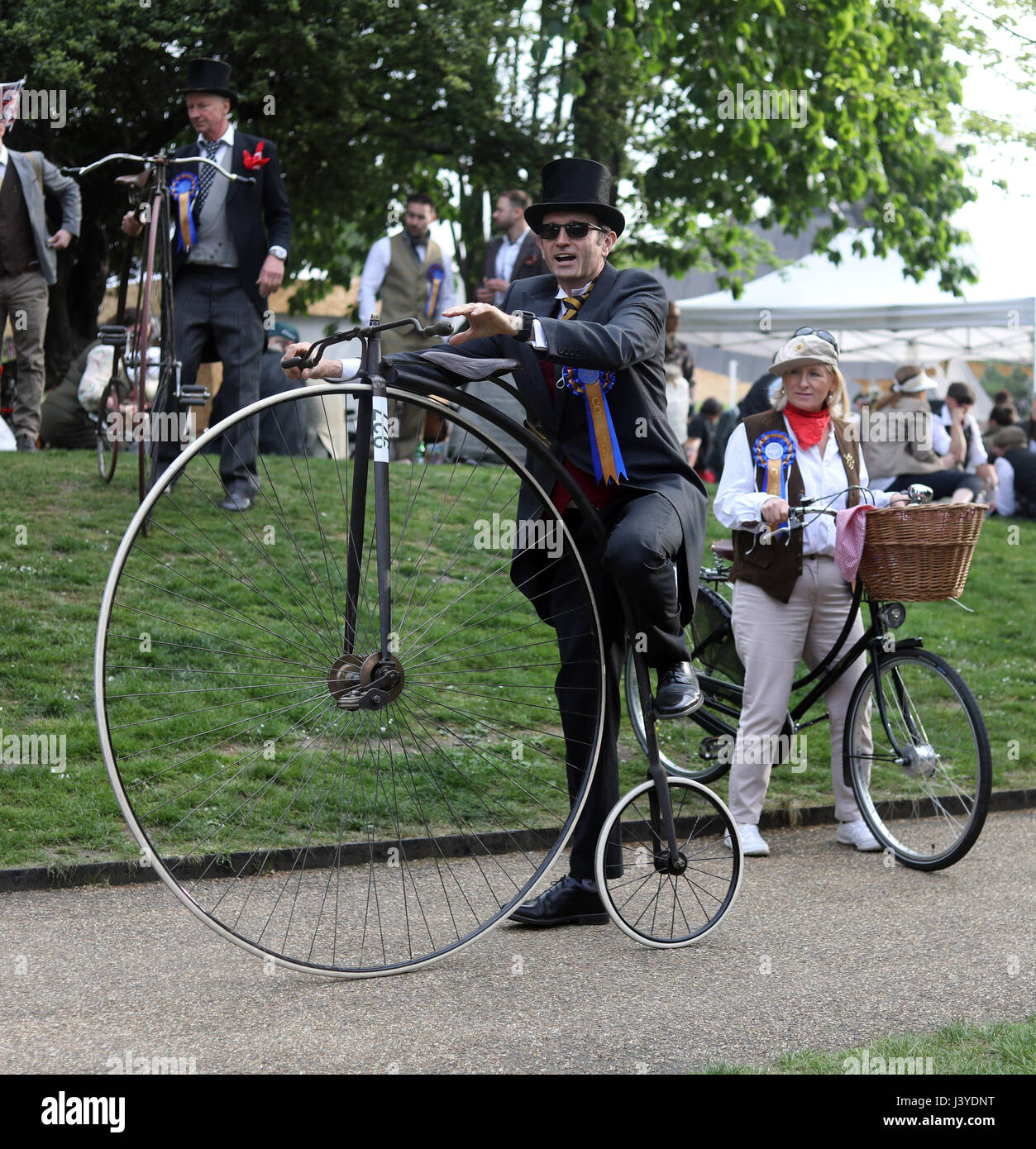 Pic shows: The Tweed Run 2017 - vintage bike rally Clerkenwell London ...