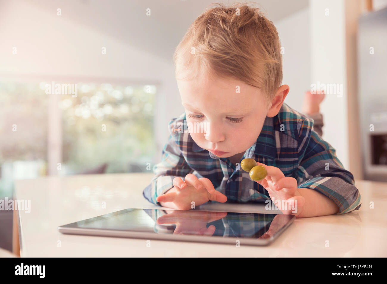 Children and tablet eating hi-res stock photography and images - Alamy