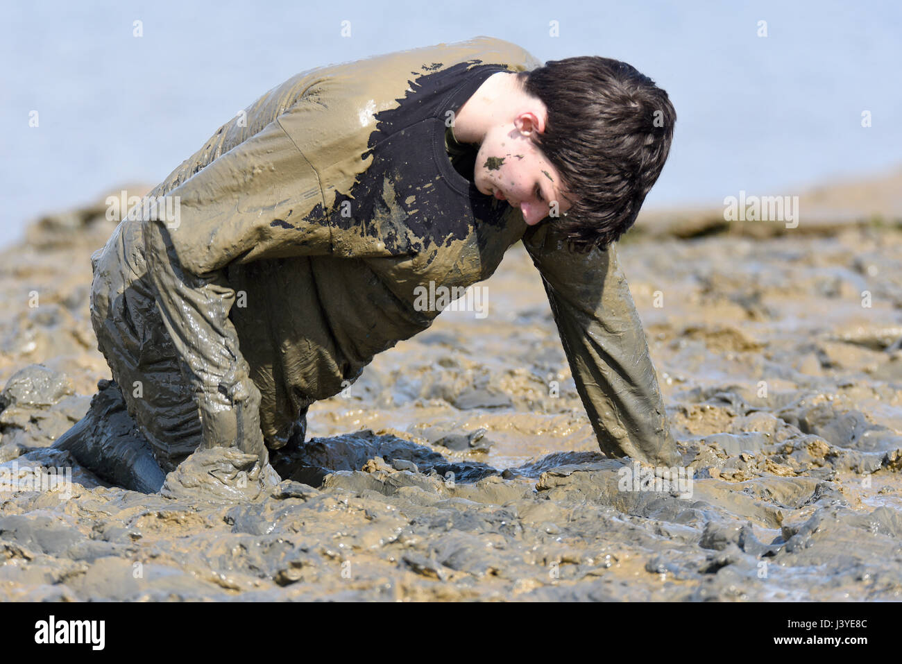 Man in mud hi-res stock photography and images - Alamy