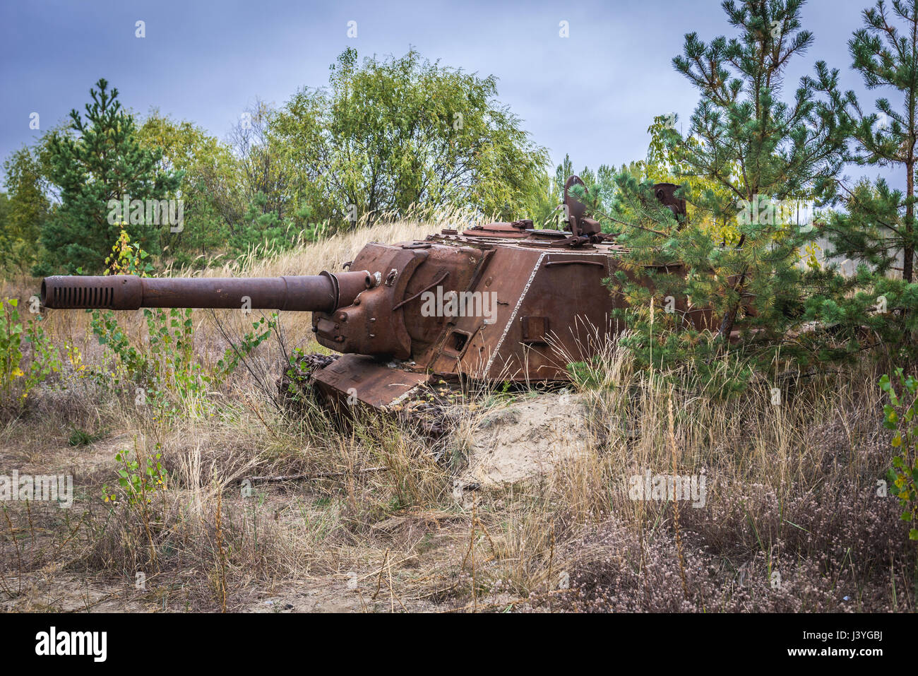 Abandoned ISU-152 Soviet self-propelled gun near Chernobyl Nuclear ...