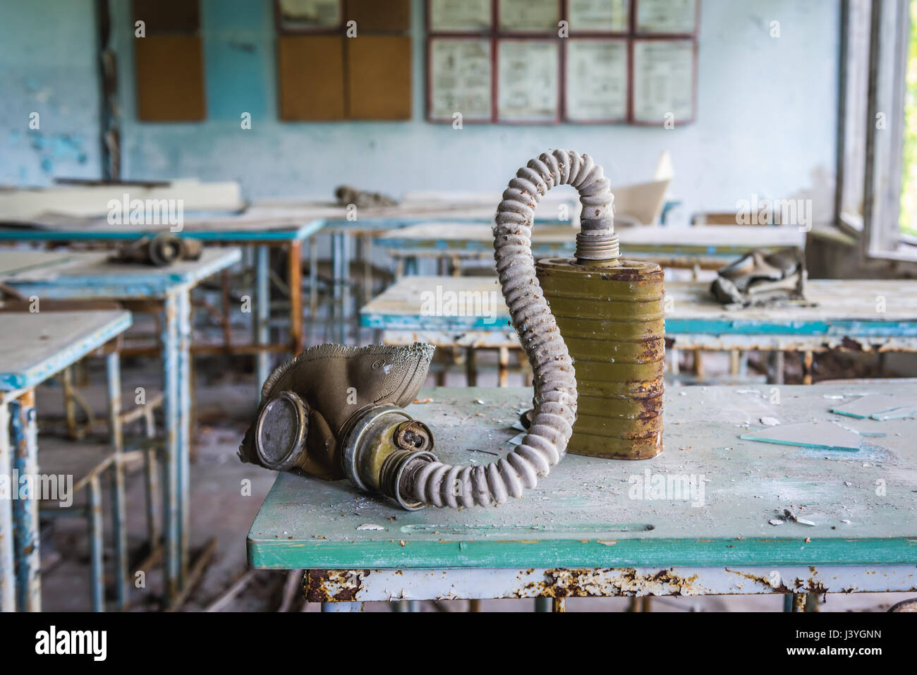 High school mask classroom hi-res stock photography and images - Alamy