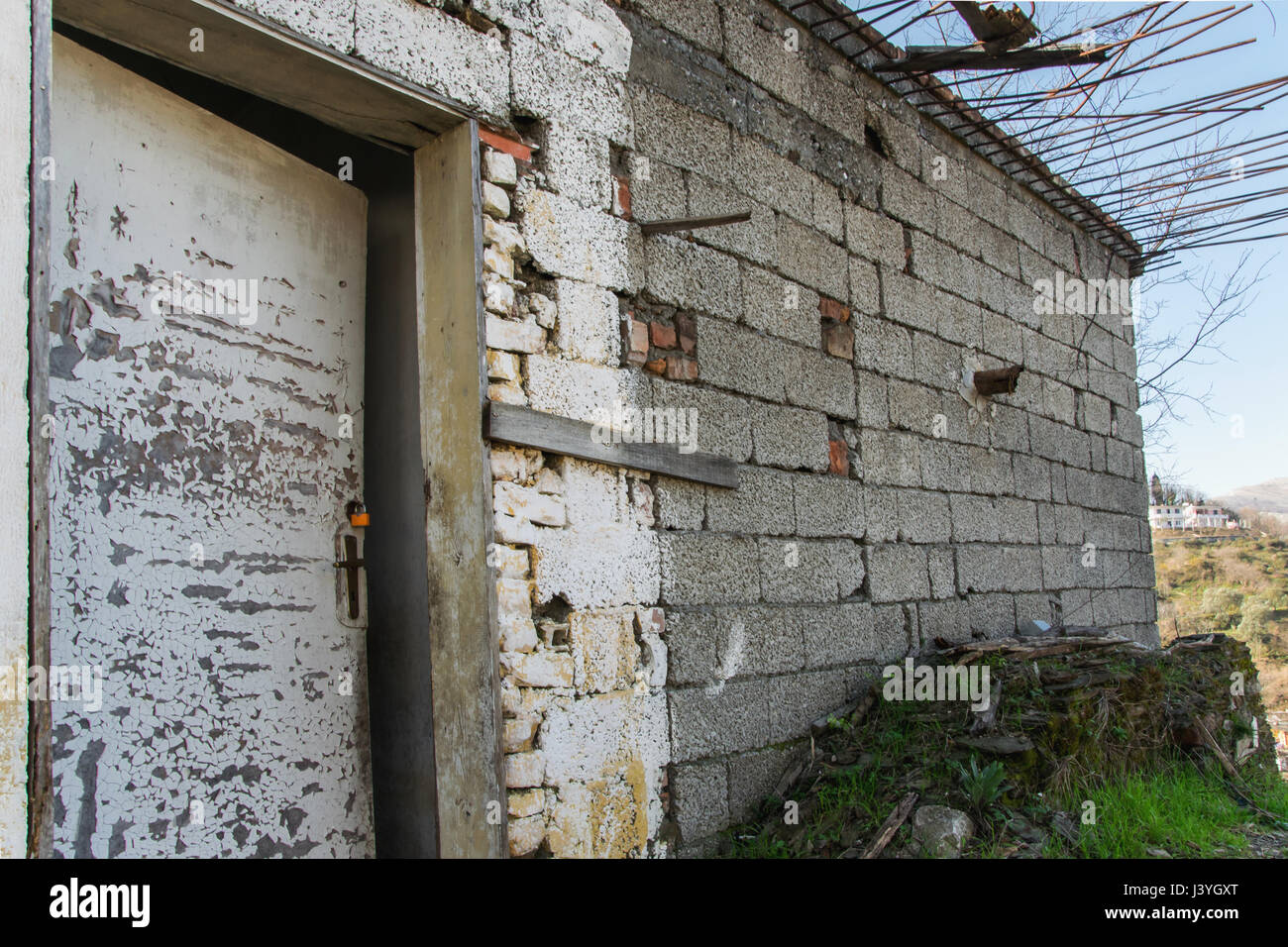 Old house that need reconstruction Stock Photo - Alamy