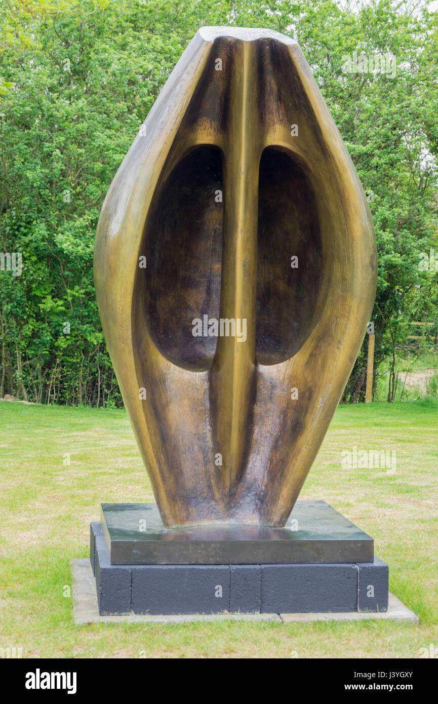 "Large Totem Head", sculpture by Henry Moore, 1968, Henry Moore ...